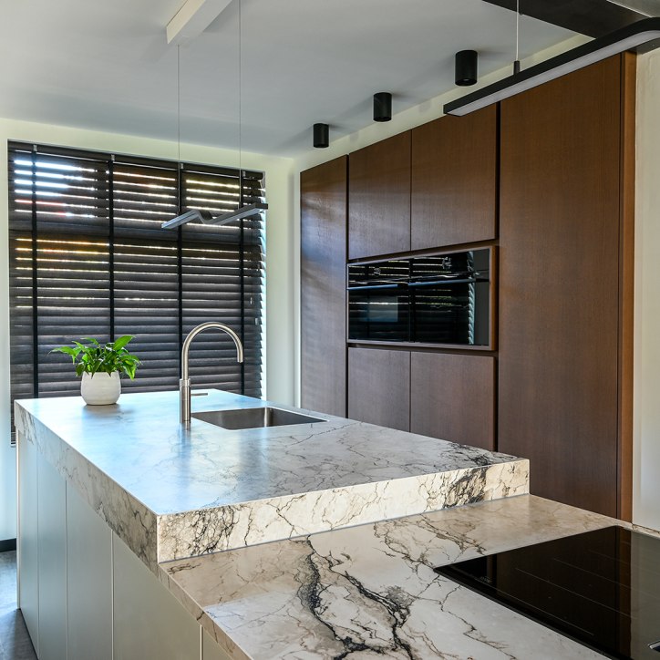 Keuken met hoogteverschil in kookeiland | Keukens | Kooken Keukens